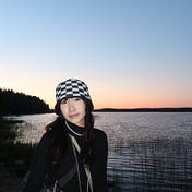Song Yue Rong – Medium