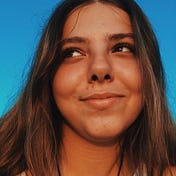 Nora Dukaj – Medium