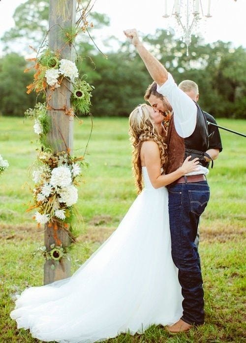 Country Wedding Photo Ideas Bride And Groom