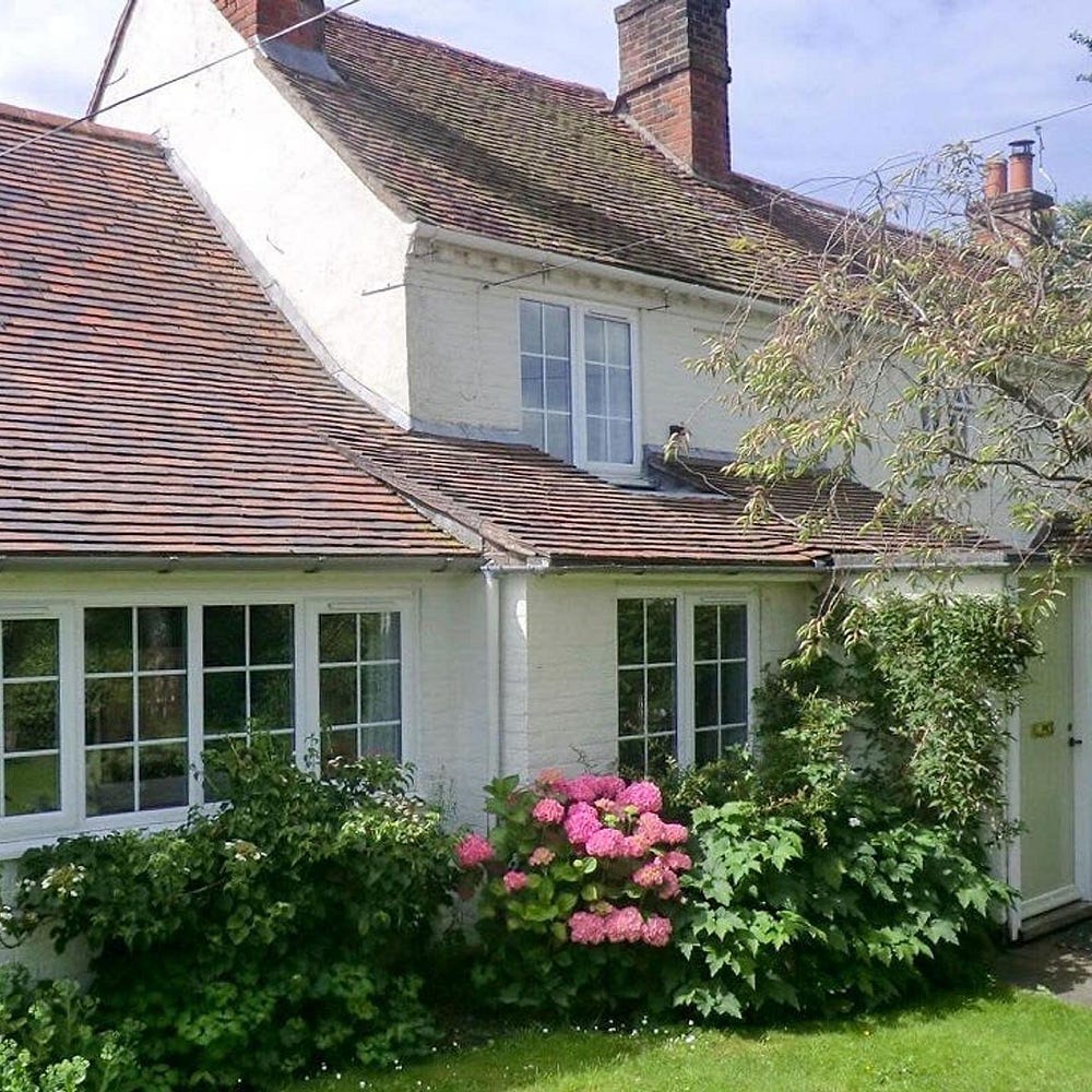 Best Pretty Cottage Near City Sea Hotel in Chichester, United Kingdom ...