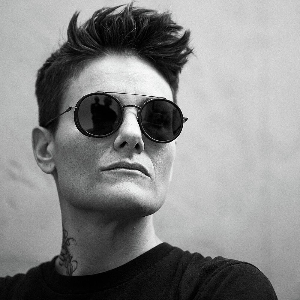 Celebrada por usar roupas masculinas, Casey Legler tem muito mais a ...