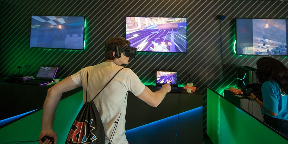 The Past, Present and Future of Virtual Reality | by Dell Technologies ...