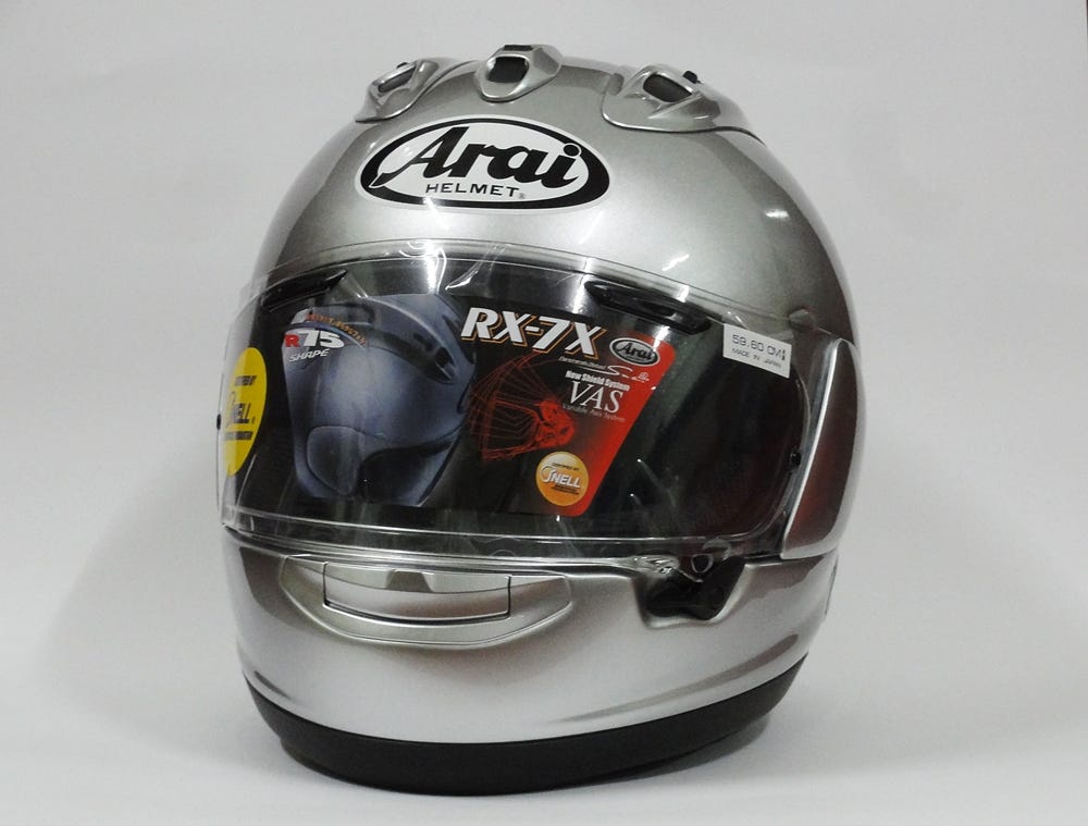 ARAI RX-7X. รุ่นใหม่ล่าสุด ใบนี้จะใส่ใช้งานไปยาวๆ… | by Bam's Spn | Medium