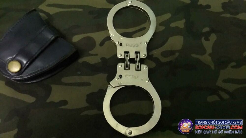 Ngủ mơ thấy còng số 8 điềm báo điều gì? - Infosoicauxsmbcom - Medium