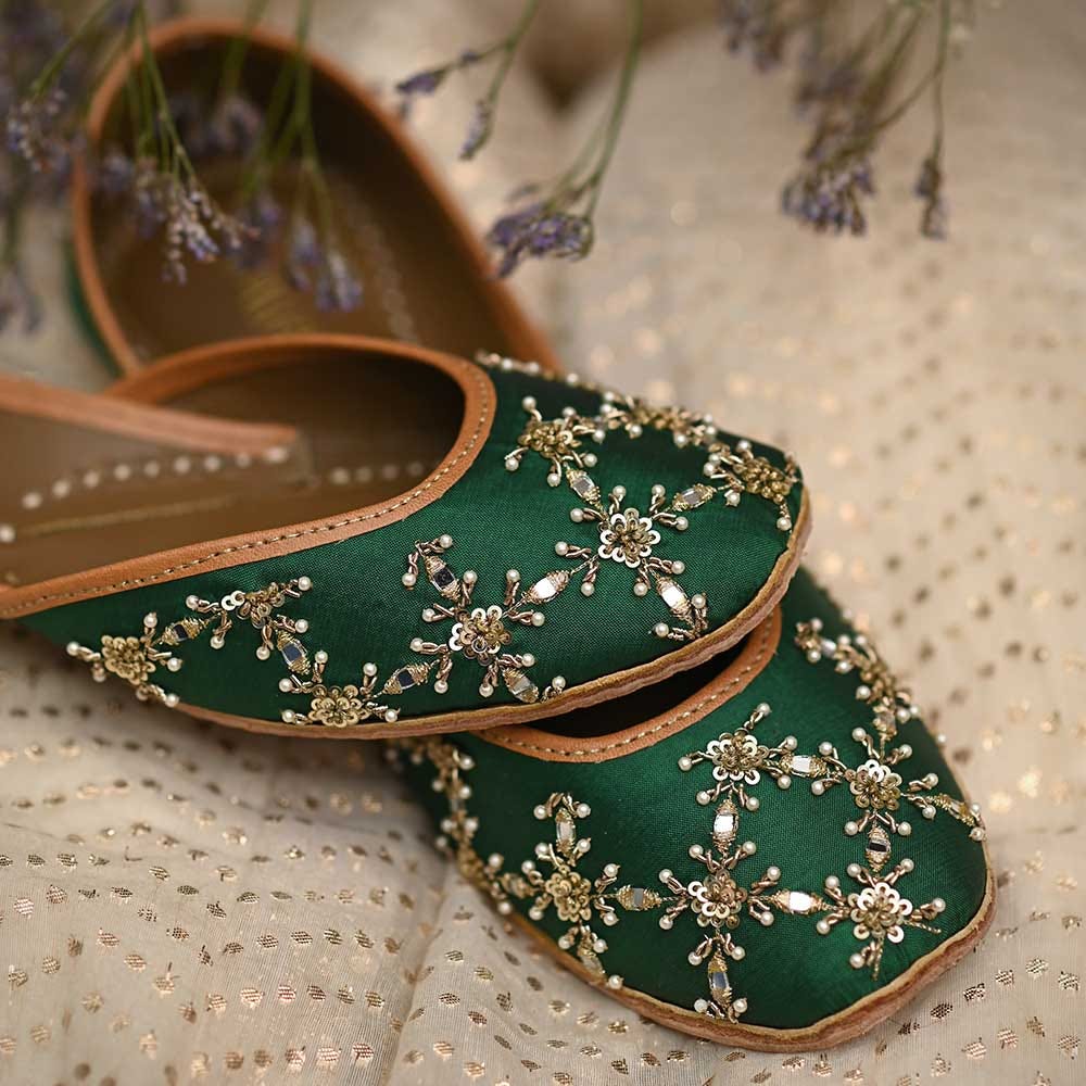 Unveiling Elegance: The Ultimate Guide to the Best Punjabi Mojari for ...