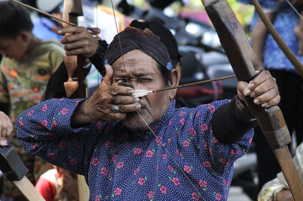 Jemparing Jawi ala Mataraman. Busur dan anak panah merupakan alat… | by ...