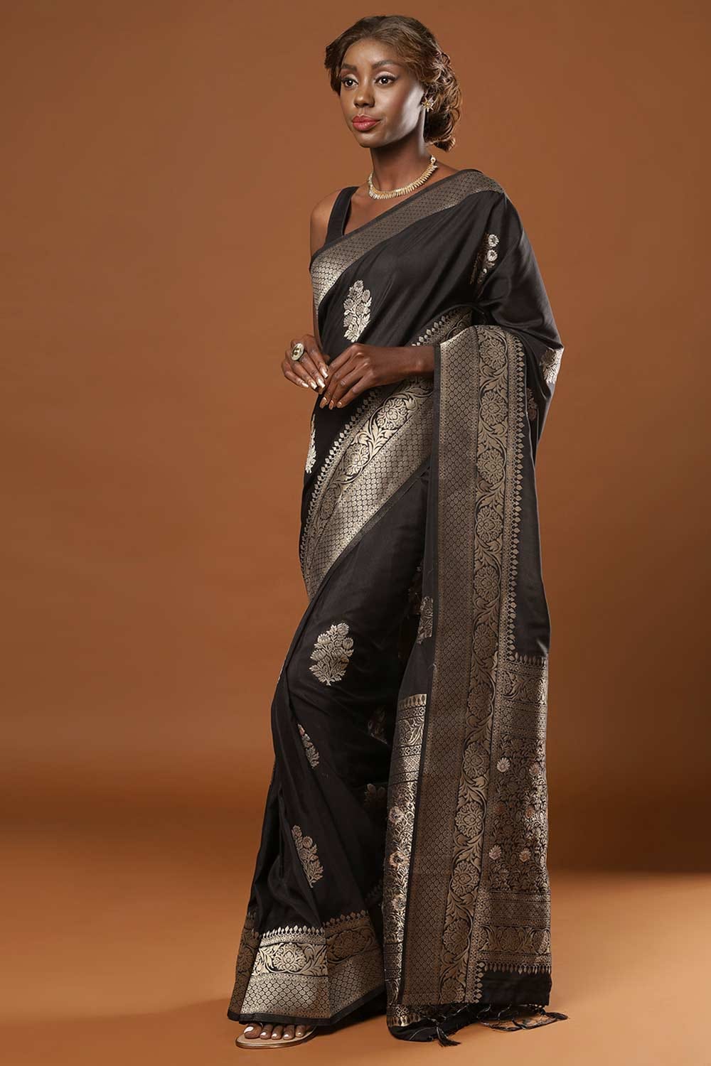 How to Choose the Perfect Casual Sarees Online for Everyday Wear | by ...