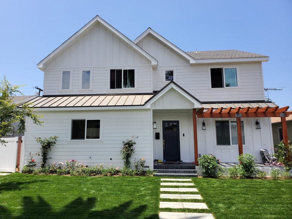 5 SIGNS YOU NEED TO IMMEDIATELY CALL A ROOFING CONTRACTOR | by MDM ...