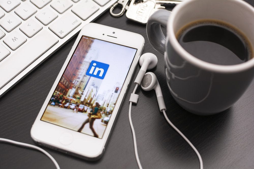 A Community Manager’s Guide To LinkedIn | by Radarr | Medium