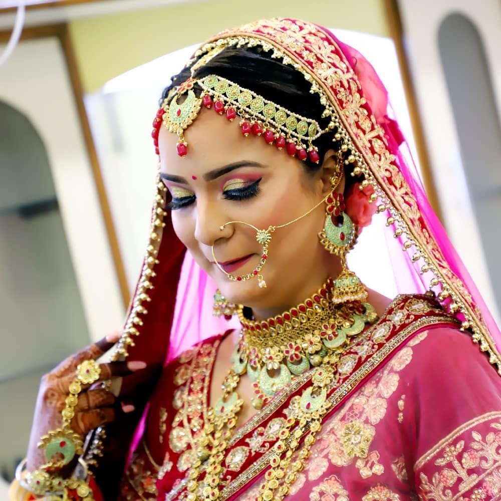 From Hobby to Profession: My Journey as a Makeup Artist | by Gudiya ...