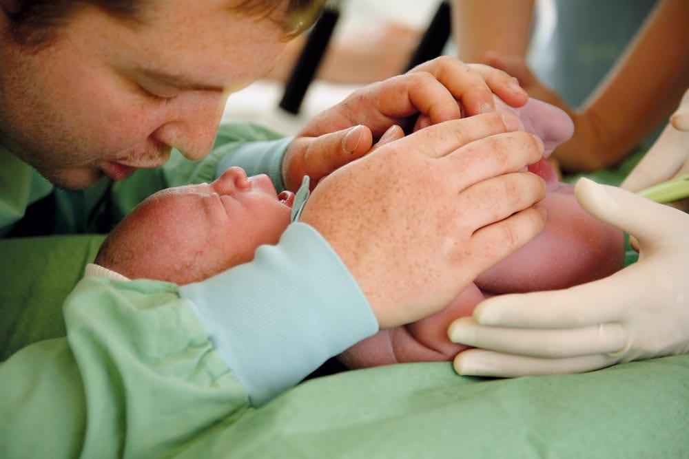 Mamá necesita apoyo físico y emocional en el parto | by Ser Padres ...