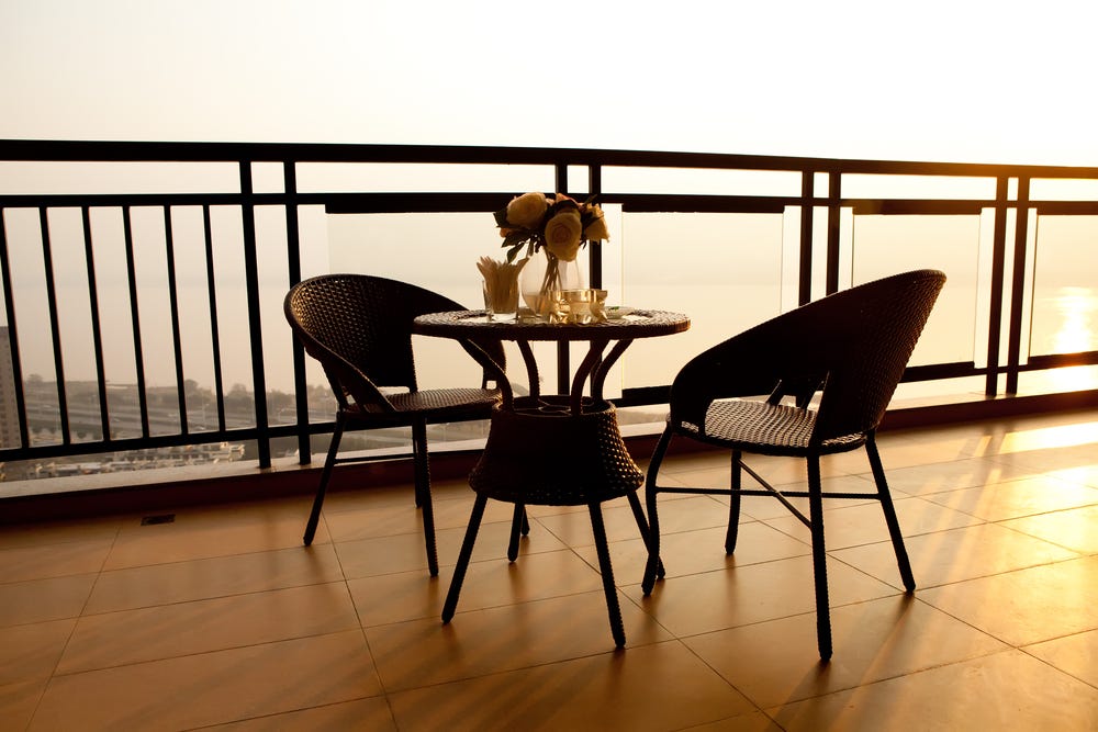 How to make beautiful balcony in your log cabin | by Quickgarden | Medium