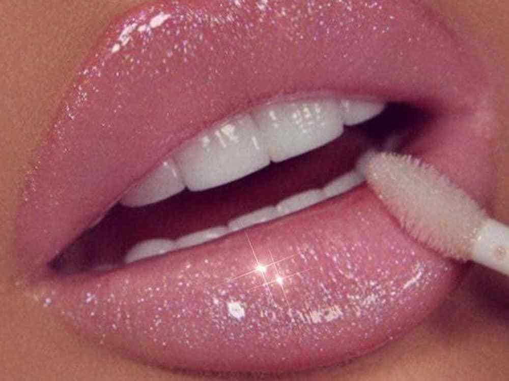 Tips For Choosing The Perfect Gloss For Your Lips 💋 | by H&I ...