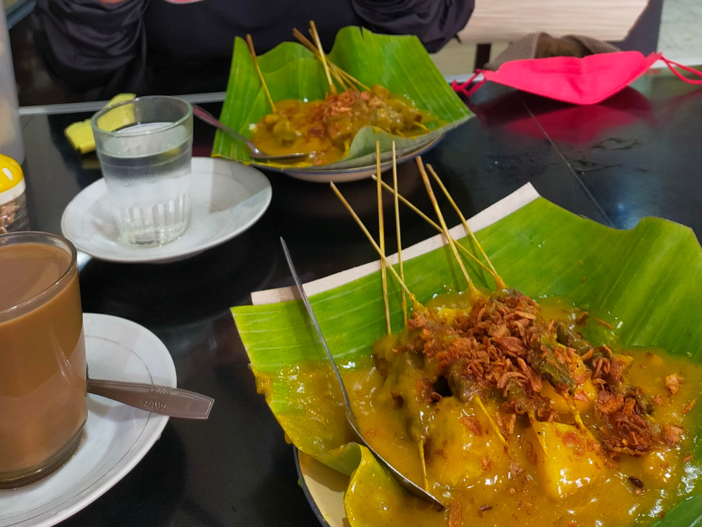 Makan Sate Padang di Padang Panjang | by Tival Godoras | May, 2024 | Medium