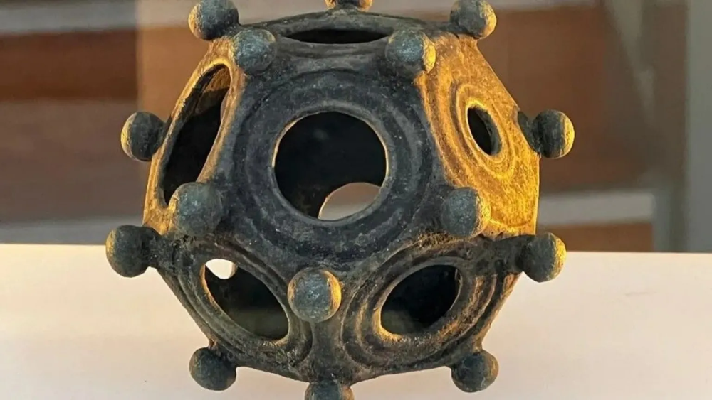 The Roman Dodecahedron: An Ancient Portable Timepiece | by Manuel ...