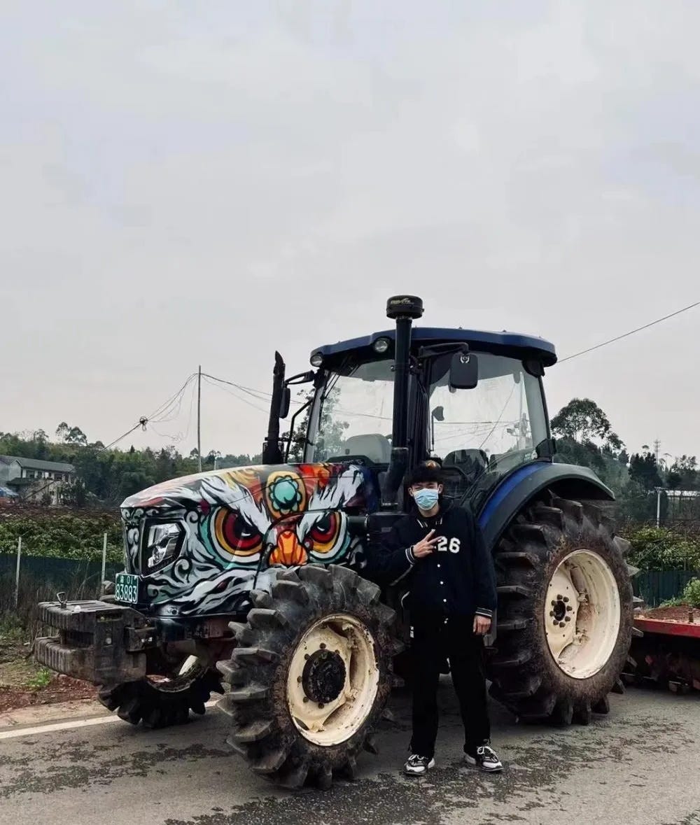 A Student Who Paints Lion on Tractor Finds His Business | by Ichongqing ...
