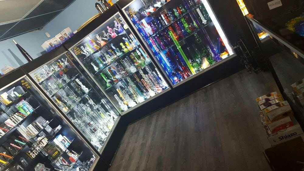 How Can I Find the My Kinds of Vape Shop in Miami? | by Smokin Spades ...