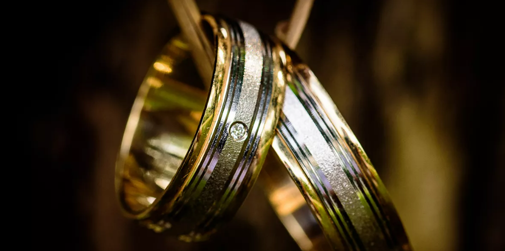 Know-How to Choose Unique Men Wedding bands with diamonds | by love ...