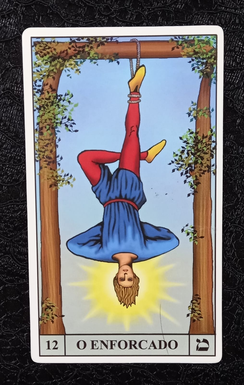 Carta de Tarot O Enforcado ou Dependurado: Quais os significados e ...