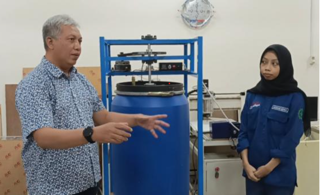 Lecturers and Students of Universitas 17 Agustus 1945 Surabaya Collaborate to Create Fertilizer ...