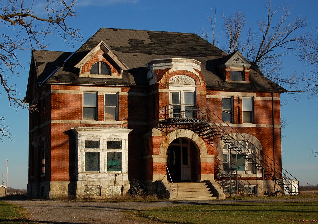 Echoes of the Past: Exploring Historical Sites in Washington Court ...