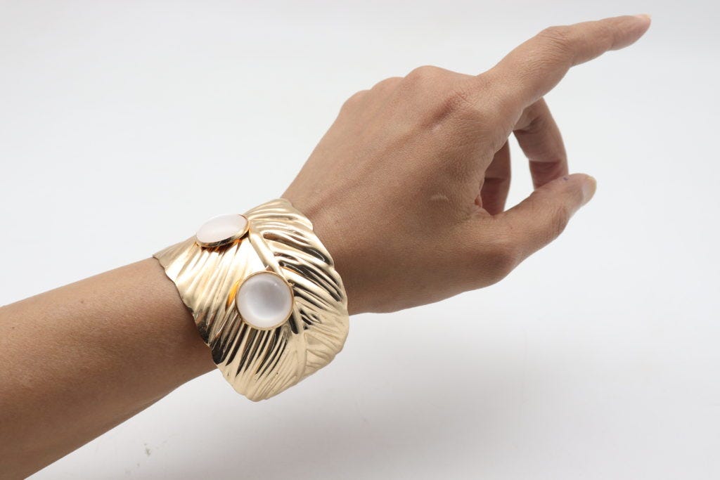 The Ultimate Guide On How To Wear Bracelets | by Odette Style | Medium