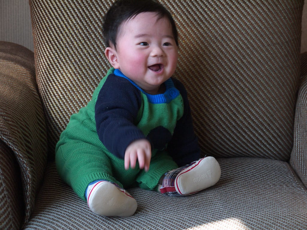 Your baby’s fifth-month milestones | by Gurmehak | Zyla Health