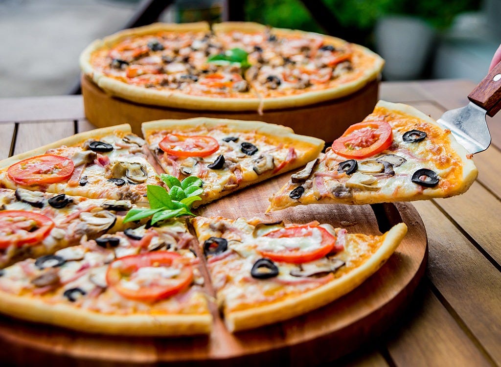 3 Healthy Pizza Recipes Under 200 Calories a Slice | by Hello Meals On ...