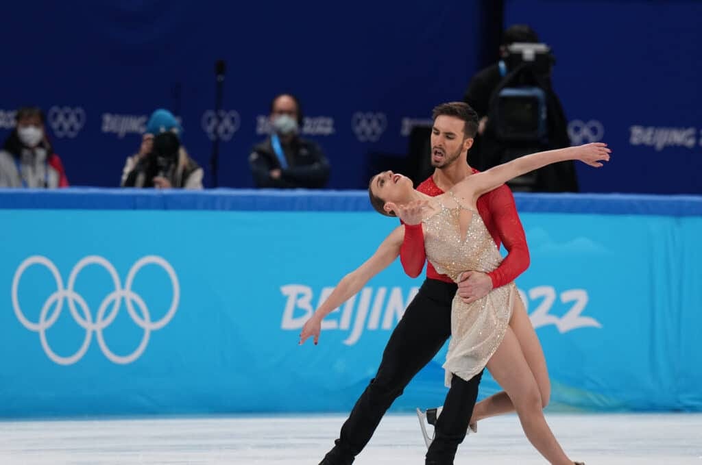 Breathtakingly beautiful figure skating routine wins second Olympic ...