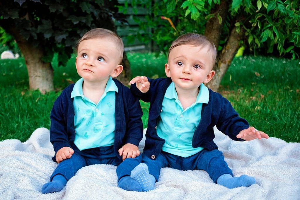 Family photoshoot with twins: a unique couple | by Studio Milla | Medium