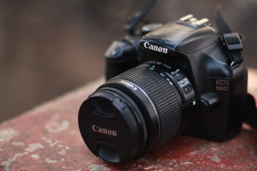 Exploring DSLR Cameras: What Makes Them Stand Out | by HootNeoos | Feb ...