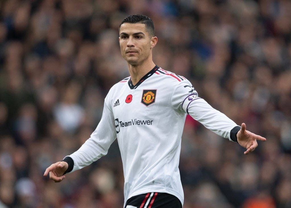 #7 Creative Writing: Romansa CR7-MU Telah Berakhir | by Ihza Risqi | Medium