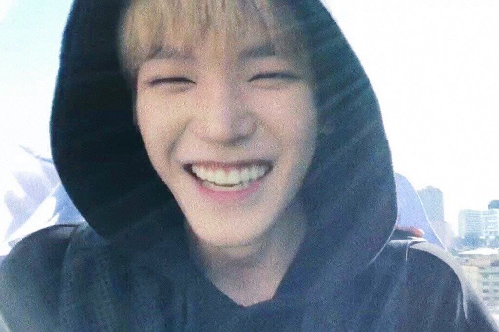 Serta Mulia, Tuan. Taeyong, dia adalah seseorang yang… | by zee | Jun ...