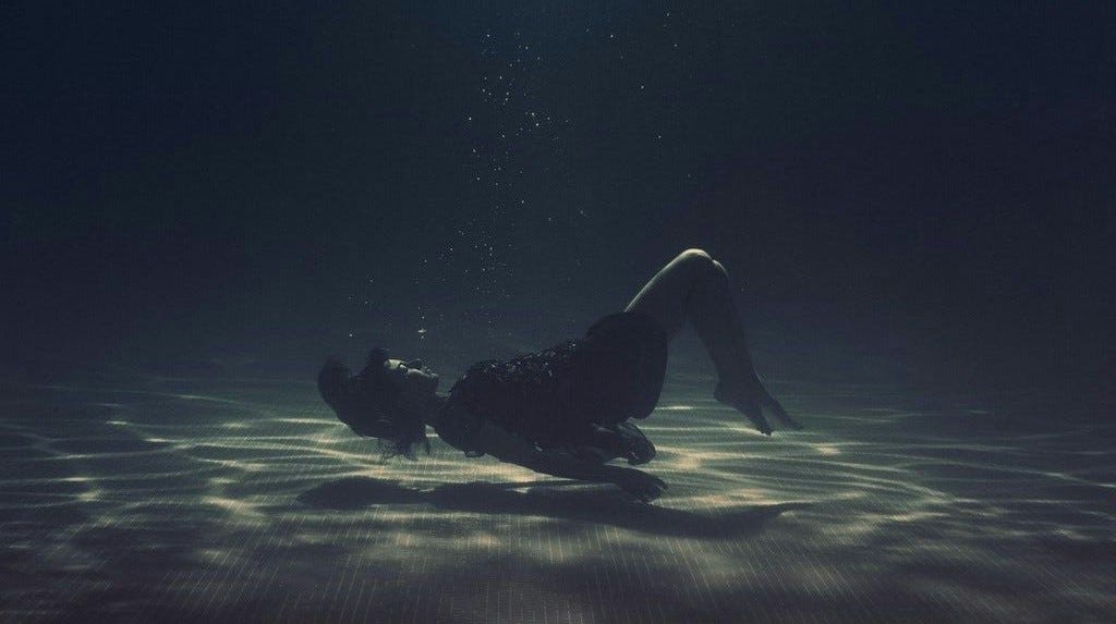 Drowning - Alitta Rizki Yanera - Medium