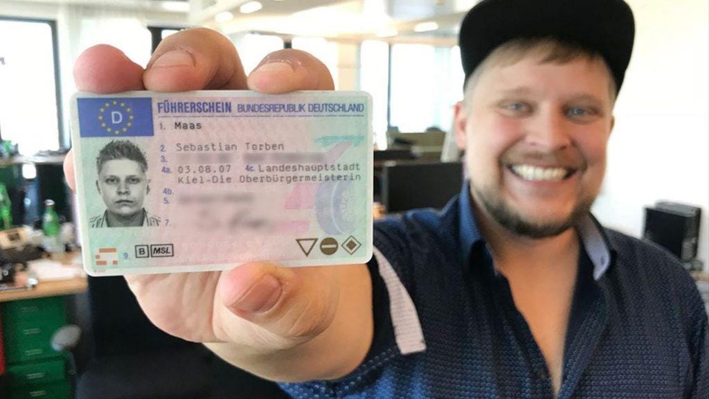 Untersuchung der verschiedenen Formen gültiger Ausweise für Autofahrer ...