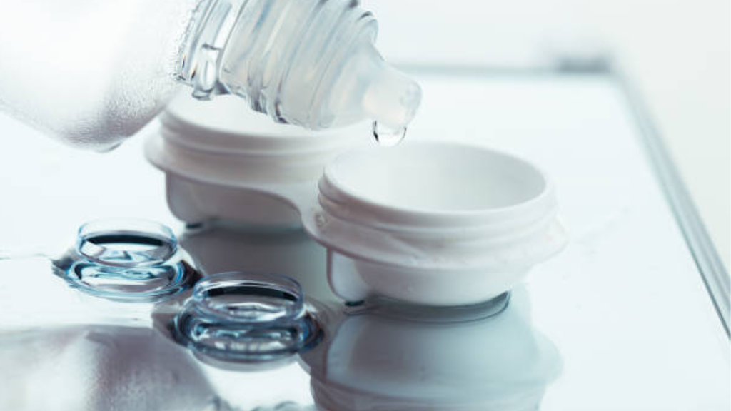 A guide to contact lenses and the main differences between the most ...