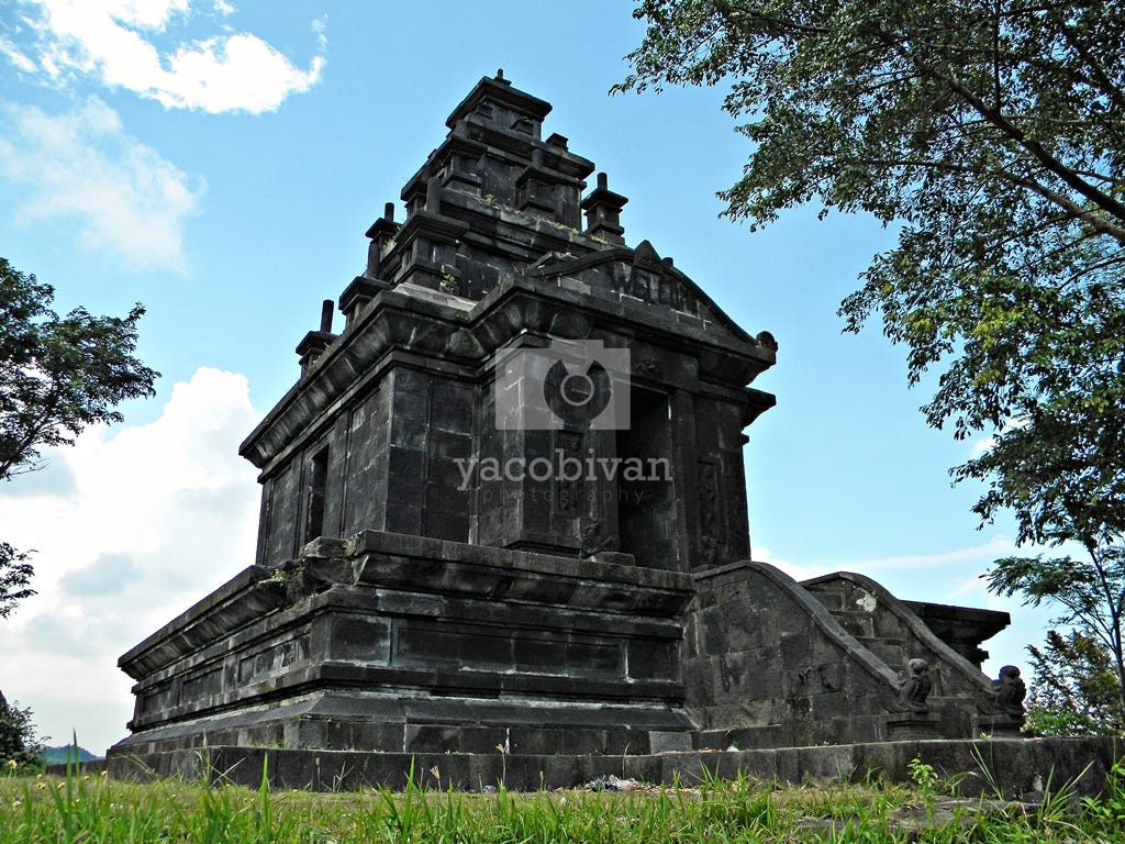 Candi Tugu | by Yacob Wijaya | Marcapada | Medium