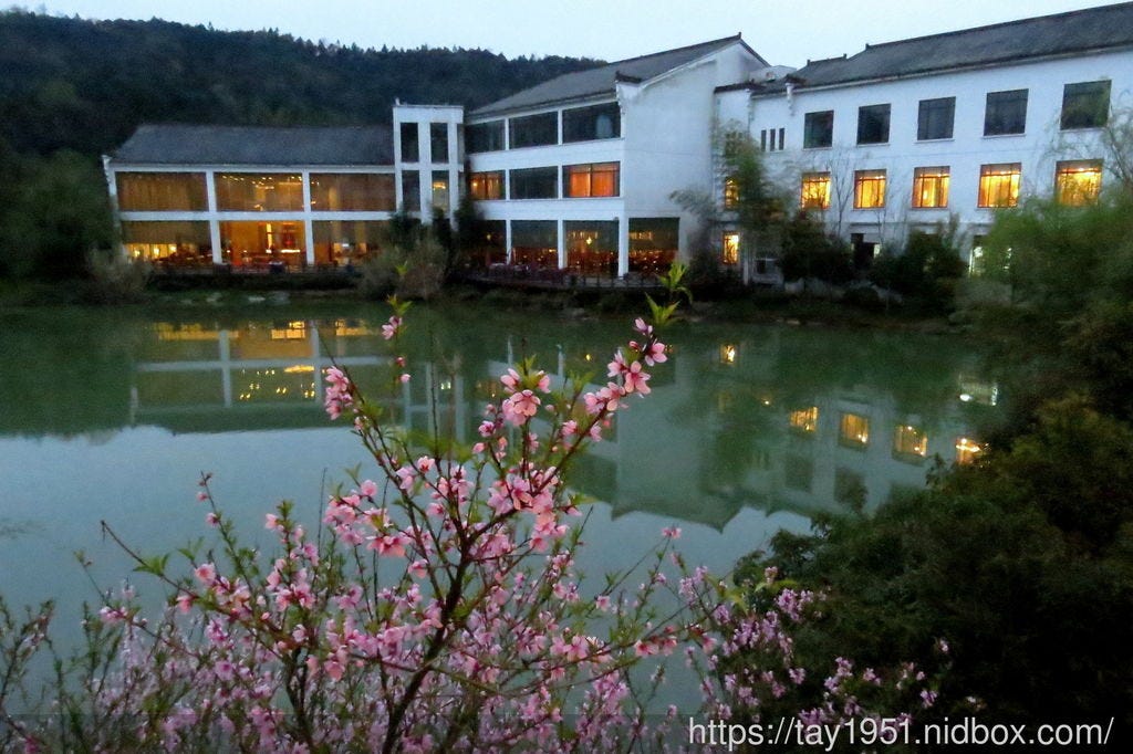 https://tay1951.nidbox.com/diary/read/9917610 水中倒影、湖光山色、九華山五溪山色、武當山金頂、北極玄天上帝、武漢、武當山、紫霄宮、九華山、地藏菩薩 ...