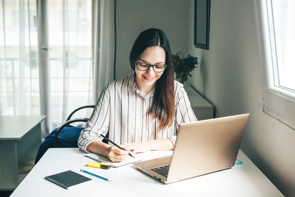 Choosing a Professional Thesis Writing Service, Explained | by Samantha ...