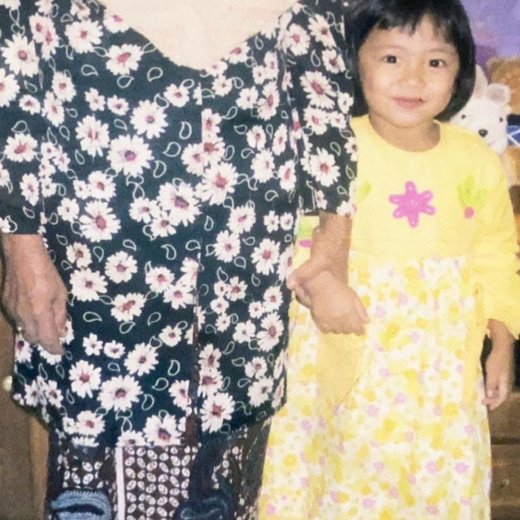 Mbah, aku kangen! - Dhiya N. Febita - Medium