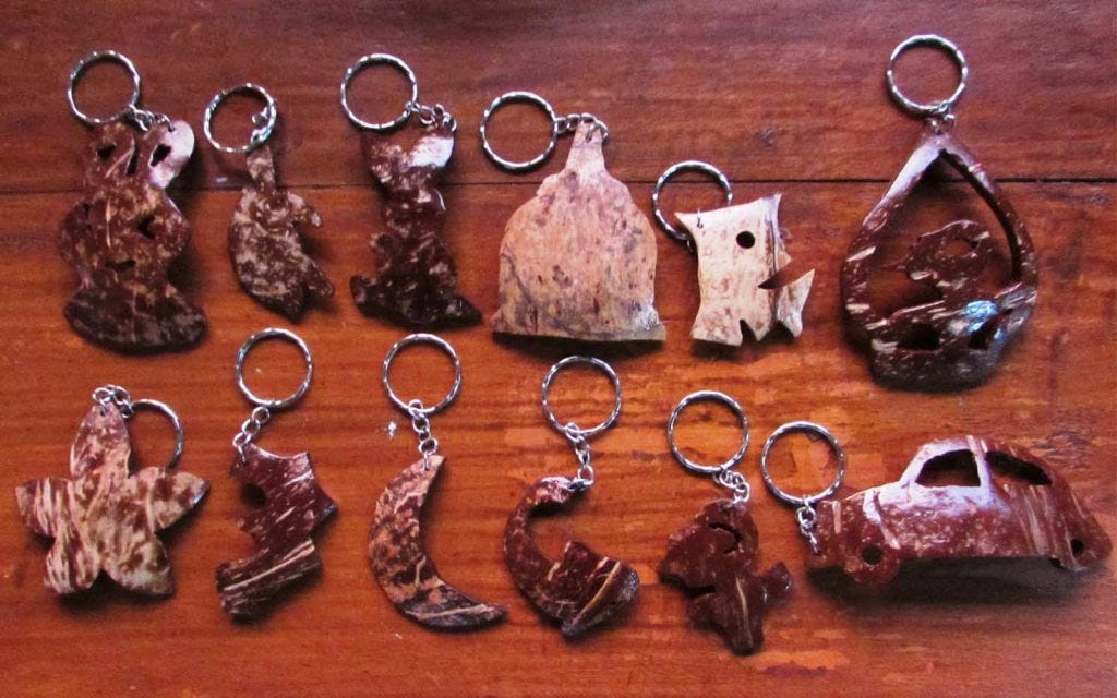 CARA MEMBUAT GANTUNGAN KUNCI DARI TEMPURUNG KELAPA - dewisaragih CAYANG ...