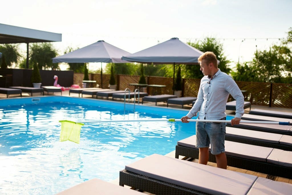 Swimming Pool Service and Maintenance - Compass me - Medium