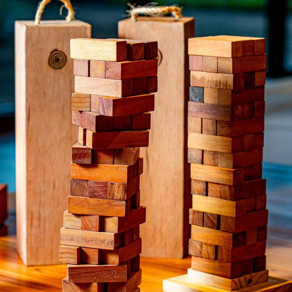 Jenga. Tudo despedaçando. É como se fosse uma… | by do you know this ...