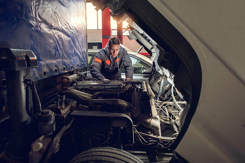 How to choose the right heavy-duty truck repair shop for your needs ...