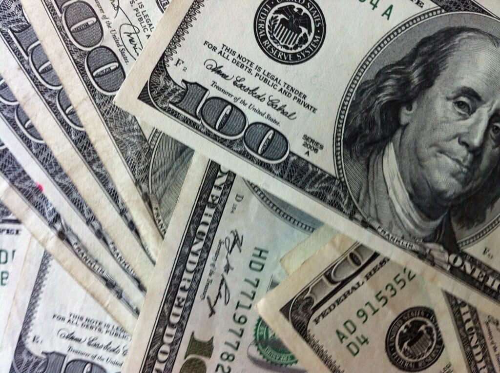 ¿Es el dólar la moneda del mundo? | by Dollaripedia | Medium