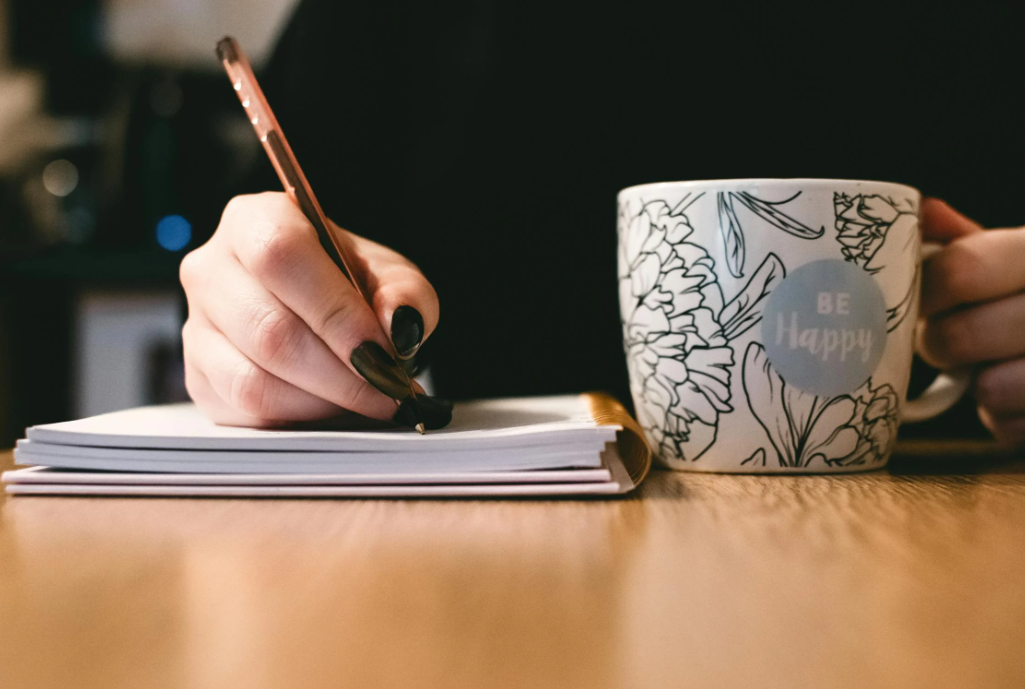 10 Female Writers to Read in 2026 (You Know Some) | Writing Breeze