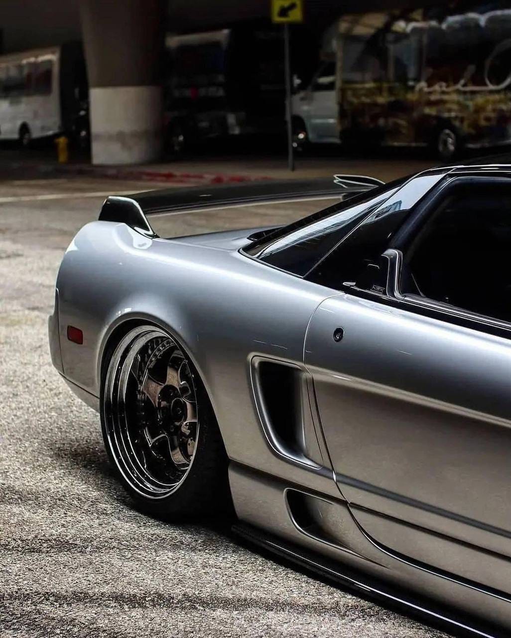 Ferrari Testarossa from Honda. In the photo is the Honda NSX, a… | by ...