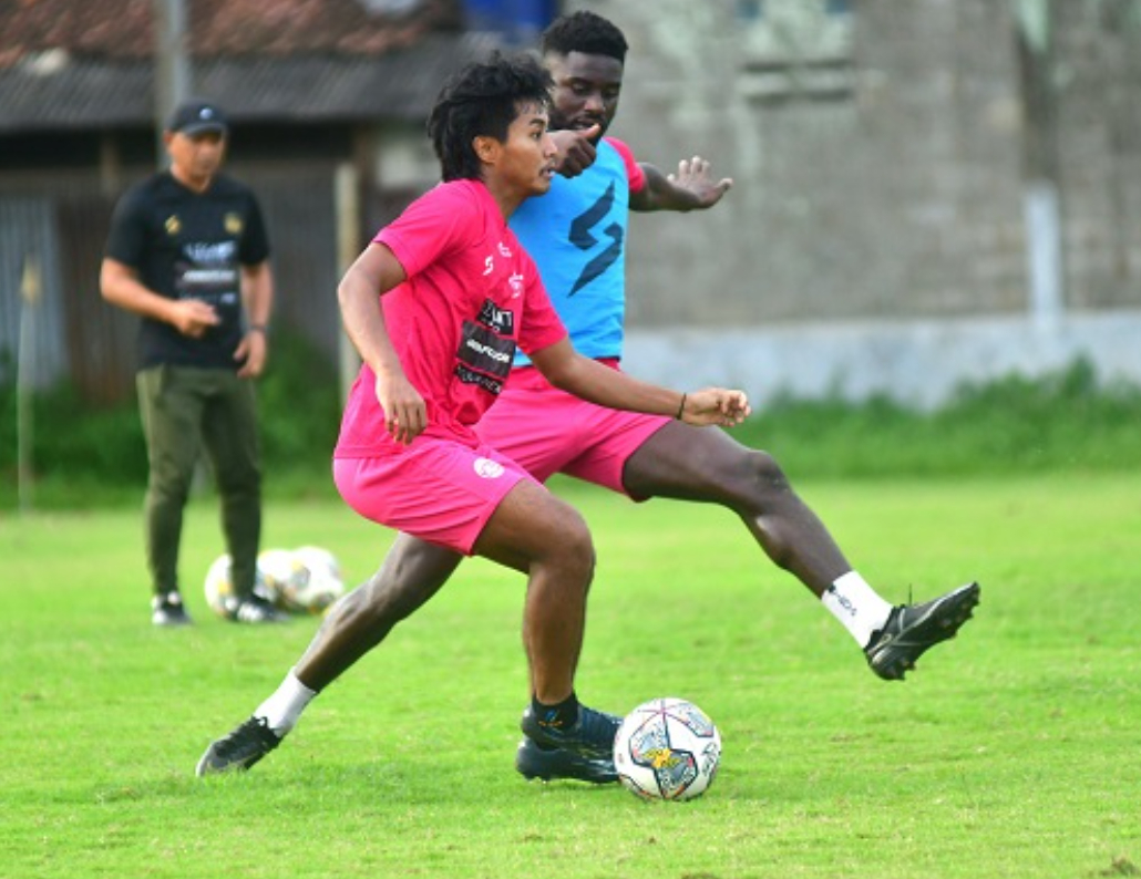 Lini Serang Arema FC Dipastikan Pincang | by Candrasatuuu | Medium