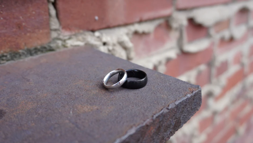 The Timeless Elegance of Hinged Wedding Rings: A Symbol of Everlasting ...