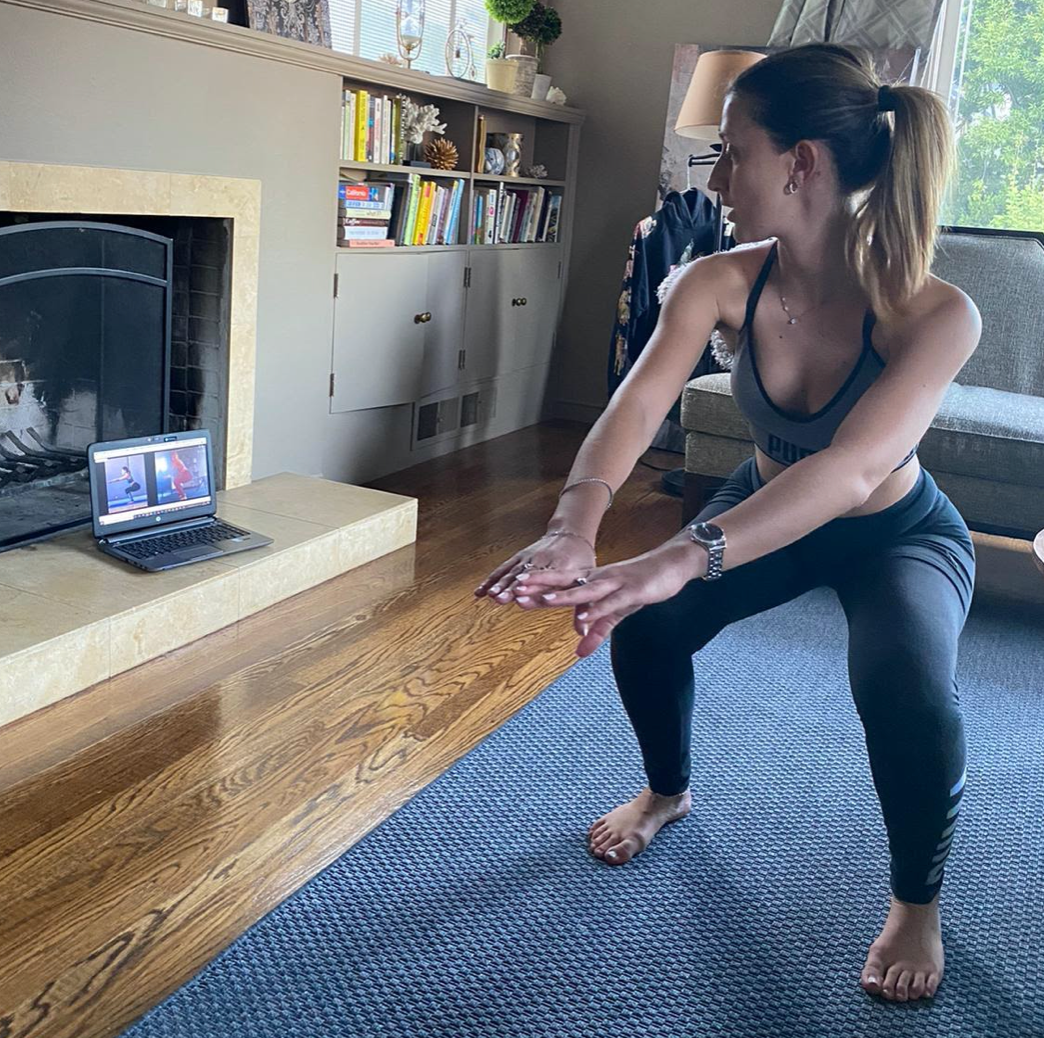 Top 6 Reasons Why Yoga Links Body & Mind | by Motus | Medium